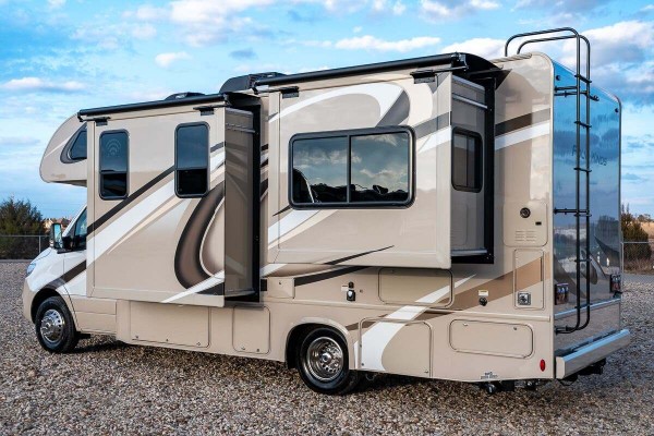 Mercedes Benz Sprinter Four Winds (Boerne TX) rental Class C Motorhomes ...